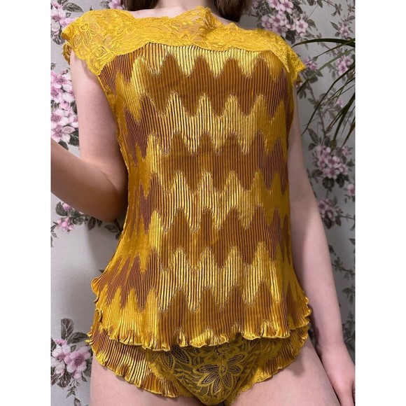 La Perla | Intimates & Sleepwear | Rare Vtg 8s La Perla Crinkled 2piece ...